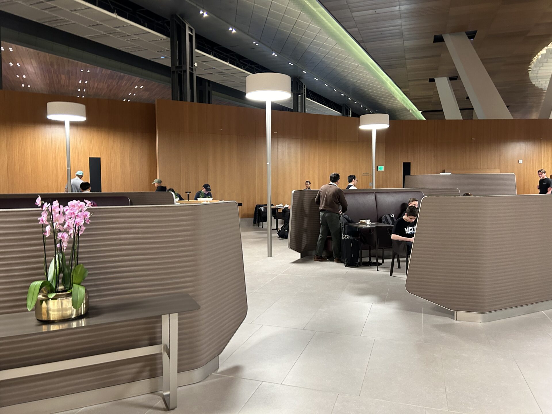 ドーハ・ハマド空港ワンワールドラウンジ紹介！エコノミーでも無料！ - マイルで海外旅行に行きたい！